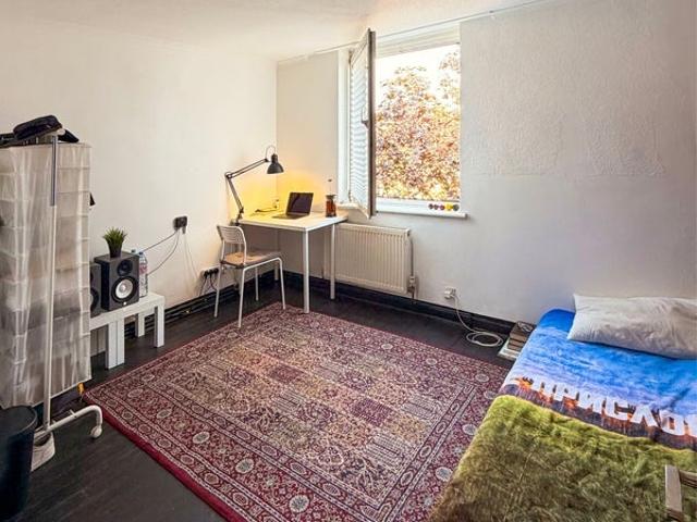 Room at Mansford Street, Greater London