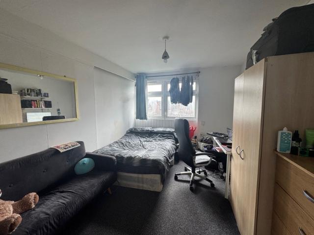 Room at Mansford Street, Greater London