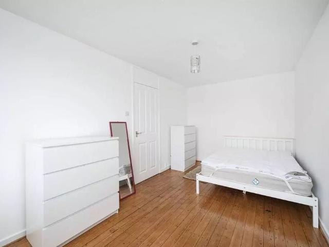 Room at Mansford Street, Greater London