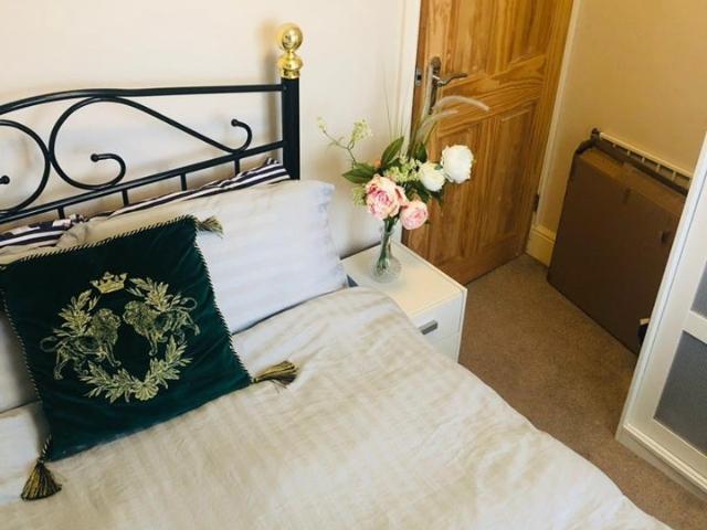 Room at Masefield Road, Grays