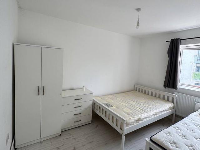 Room at Masjid Lane, Greater London