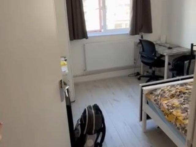 Room at Masjid Lane, Greater London