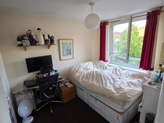 Room at Maskell Road, Greater London