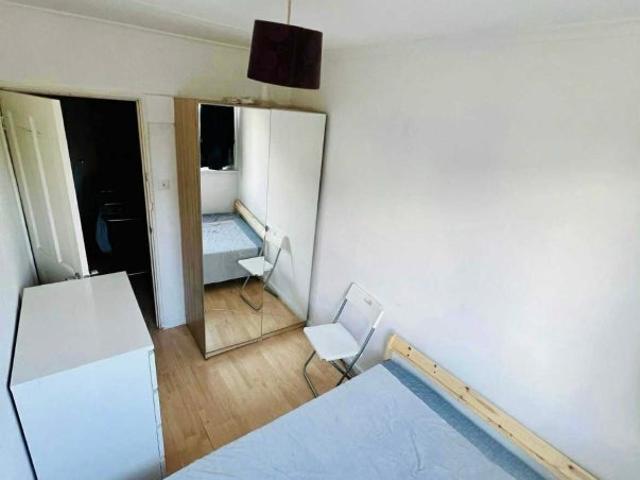 Room at Massingham Street, Greater London