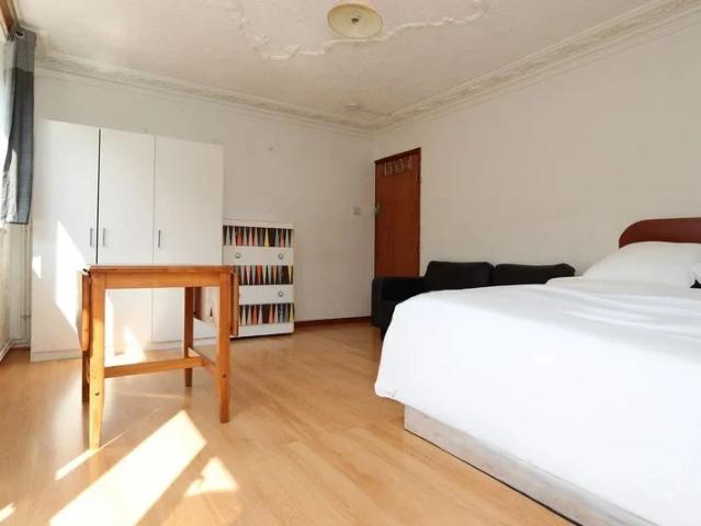 Room at Massingham Street, Greater London