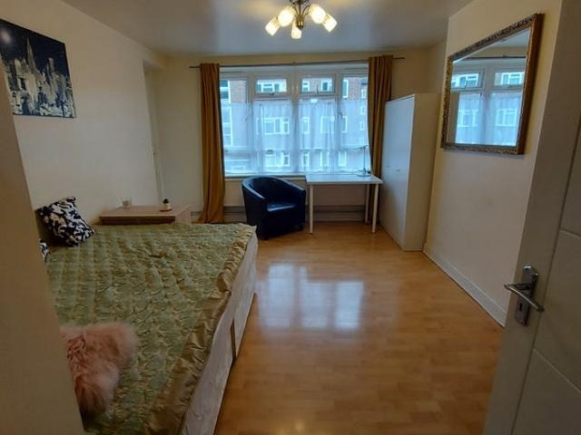 Room at Maple Avenue, Greater London