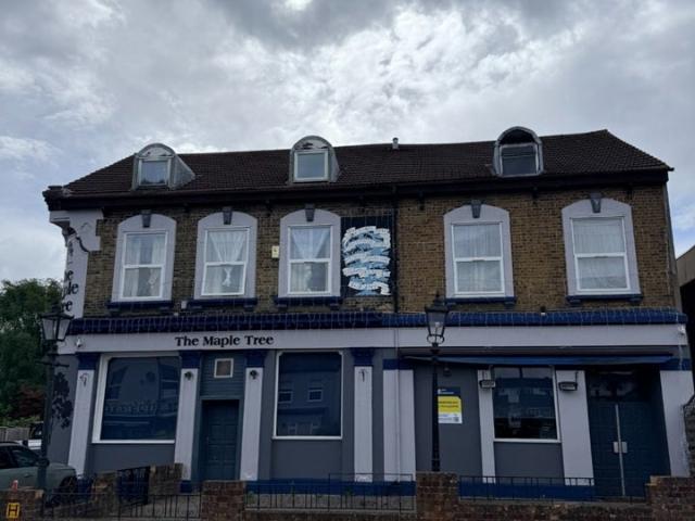 Room at Maple Road, Greater London