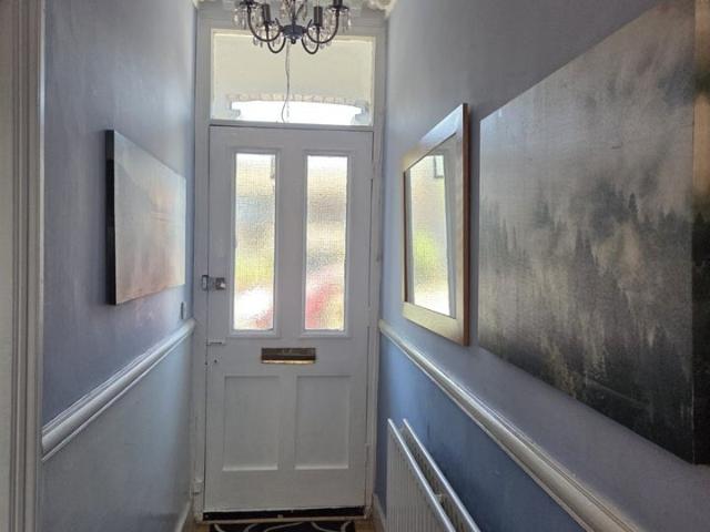Room at Maple Road, Greater London