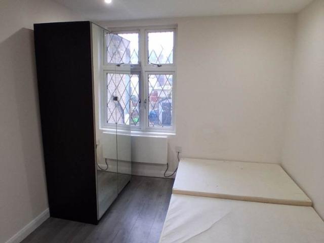 Room at Mapleton Crescent, Greater London