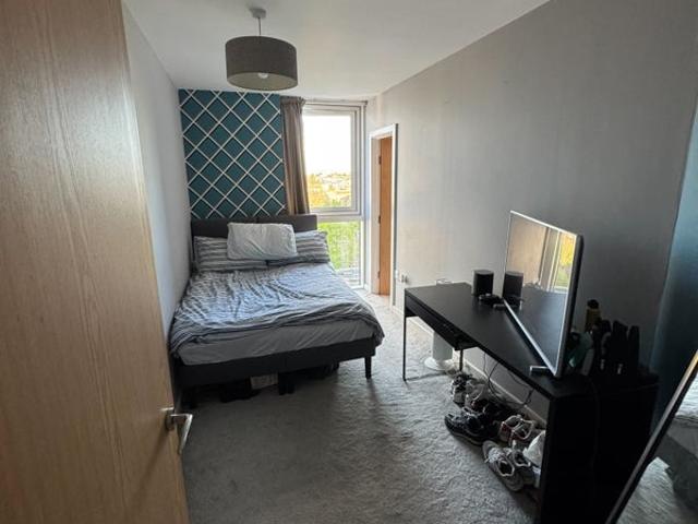 Room at Mapleton Road, Greater London