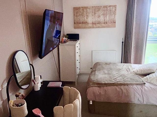 Room at Mapleton Road, Greater London