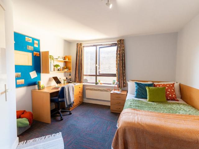 Room at Maplin Street, Greater London