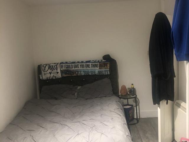 Room at Mapperley Road, Nottingham