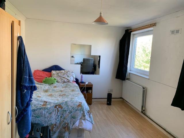 Room at Maroon Street, Greater London