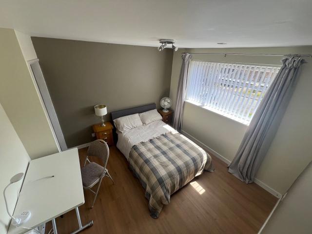 Room at Mardle Road, Linslade