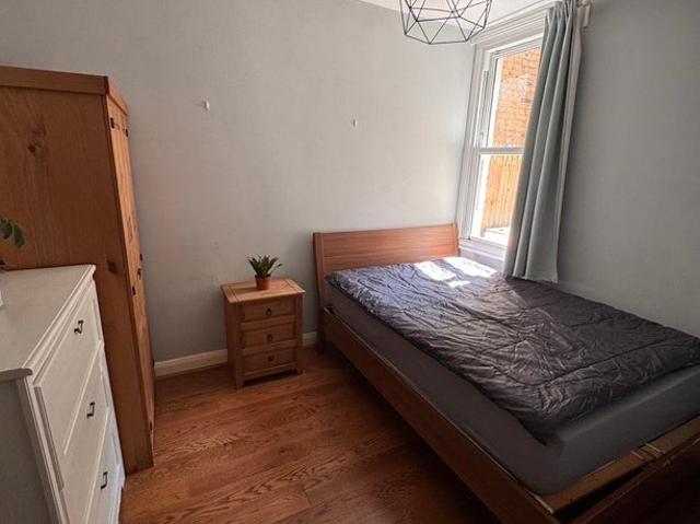 Room at Margate Road, Greater London