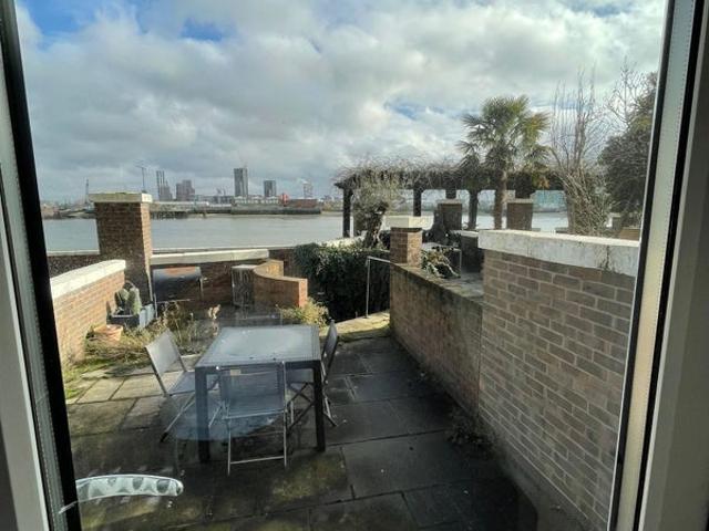 Room at Mariners Mews, Greater London