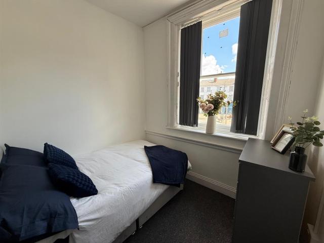 Room at Market Place, Mansfield Woodhouse