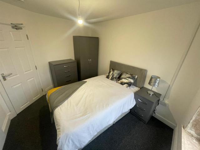 Room at Market Place, Mansfield Woodhouse
