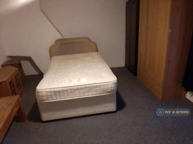 Room at Market Street, South Holland