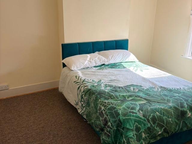 Room at Markhouse Road, Greater London