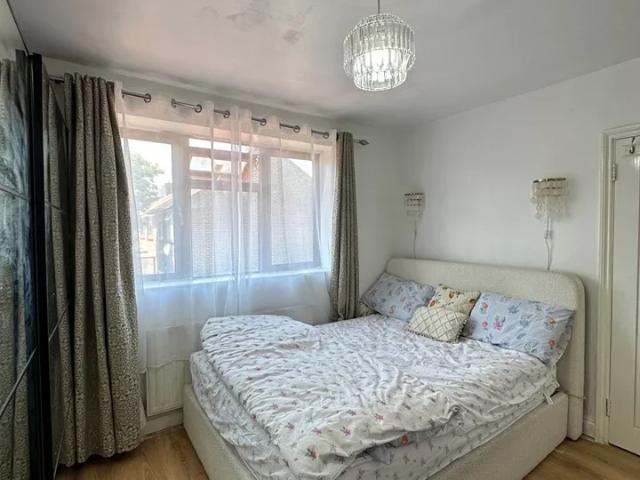 Room at Marriott Road, Greater London