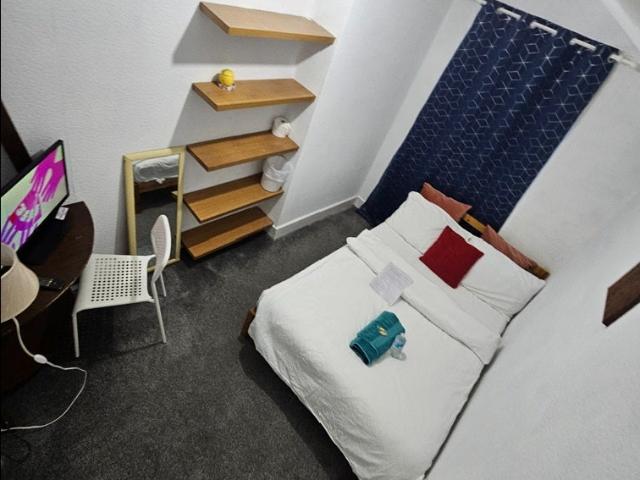 Room at Marriott Road, Dartford