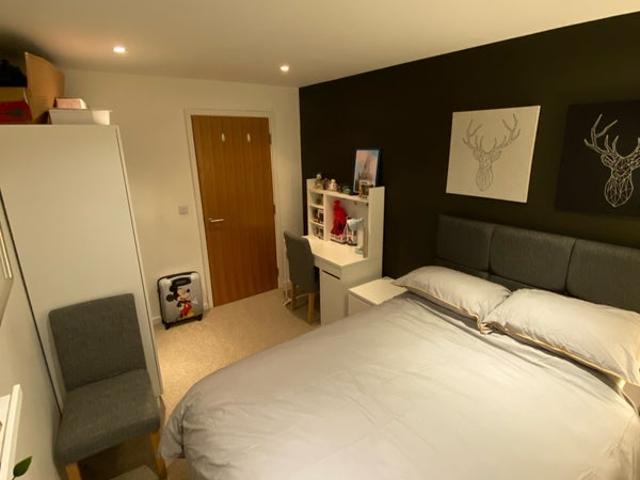 Room at Marsh Lane, Leeds