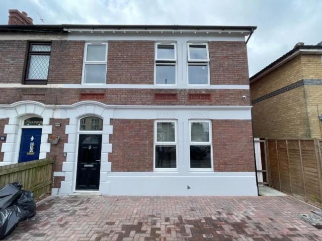 Room at Marsh Road, Luton
