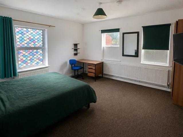 Room at Marsh Road, Luton
