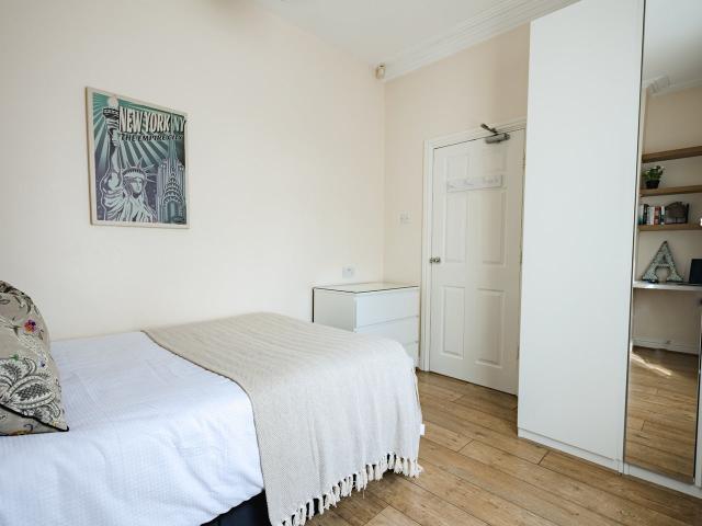 Room at Marshall Street, Hull