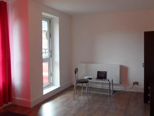 Room at Martindale Avenue, Greater London