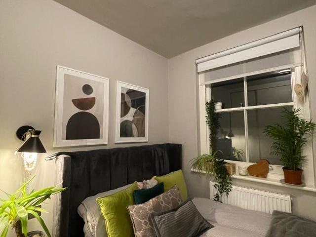 Room at Marylebone High Street, City of Westminster