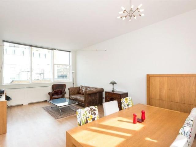 Room at Marylebone Road, City of Westminster