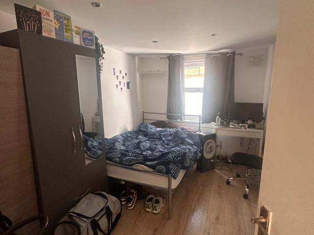 Room at Mattock Lane, Greater London