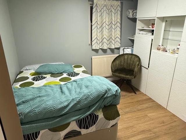 Room at Mattock Lane, Greater London