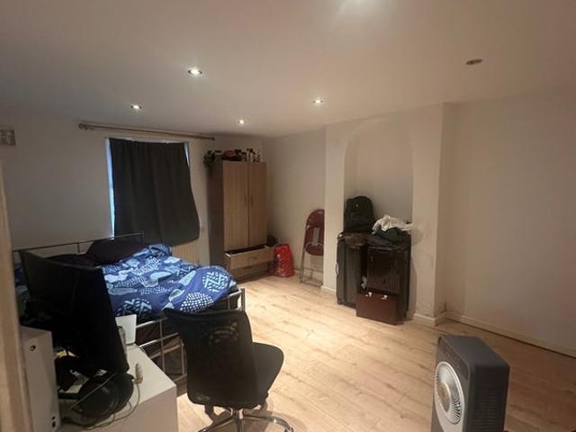 Room at Mattock Lane, Greater London