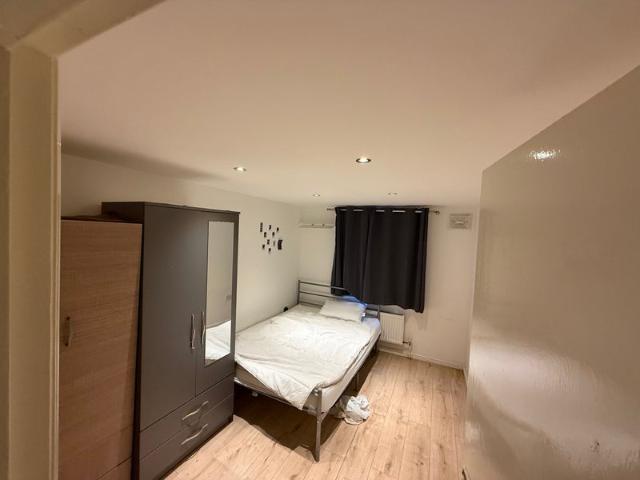 Room at Mattock Lane, Greater London