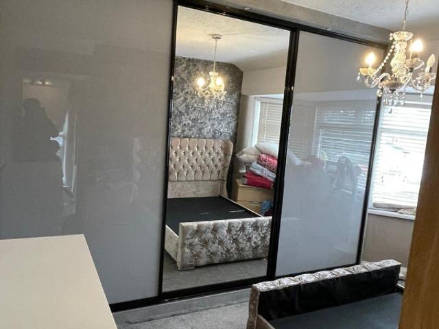 Room at Mauldeth Road, Manchester