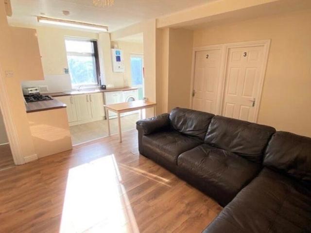 Room at Mauldeth Road, Manchester