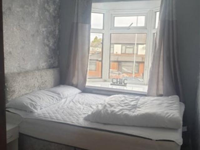 Room at Mauldeth Road, Manchester