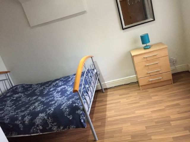 Room at Mauldeth Road, Manchester