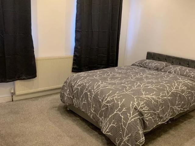 Room at Mayo Road, Greater London