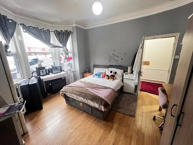 Room at Maybury Gardens, Greater London