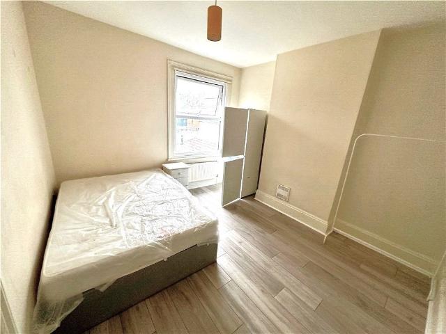 Room at Maybury Road, Woking
