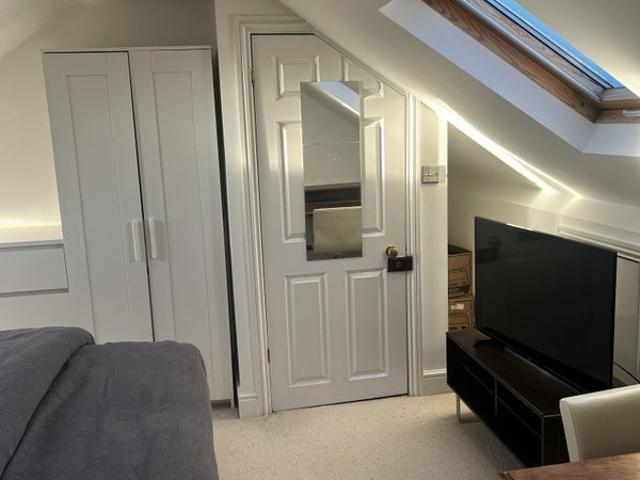 Room at Mayfield Avenue, Greater London