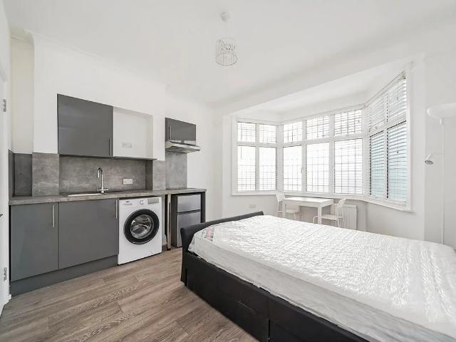 Room at Mayfield Road, Greater London
