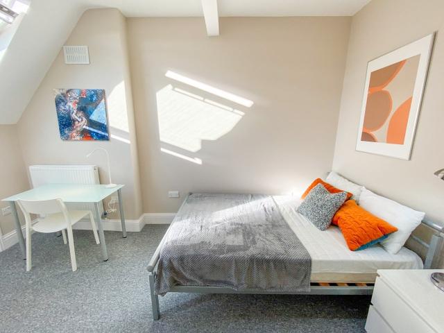 Room at Mayfield Road, Greater London
