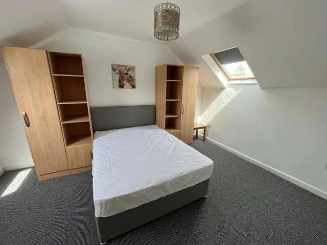 Room at Mayfield Street, Hull