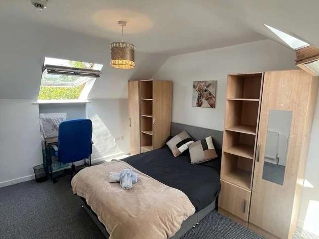 Room at Mayfield Street, Hull